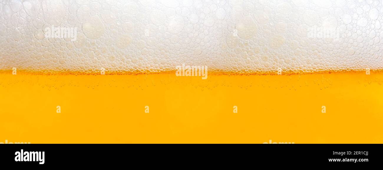 Beer background bubble foam texture liquid Stock Photo - Alamy