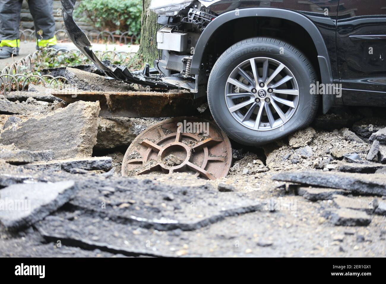 Manhole explosion hi-res stock photography and images - Alamy