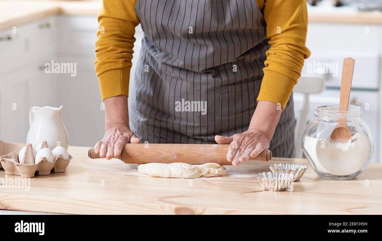 Empty kitchen roll hi-res stock photography and images - Alamy