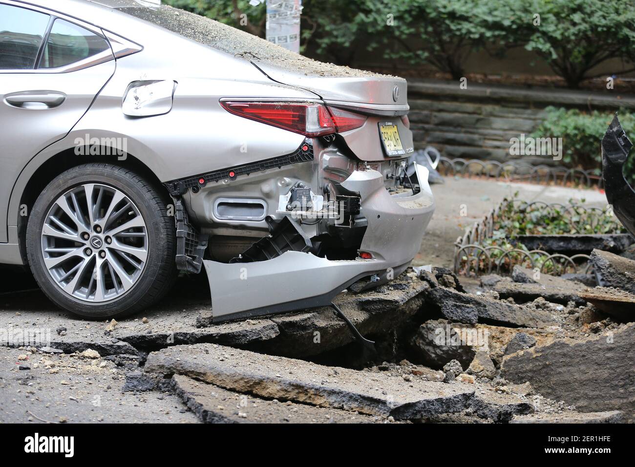 First responders and crowds gather at a manhole explosion in midtown ...
