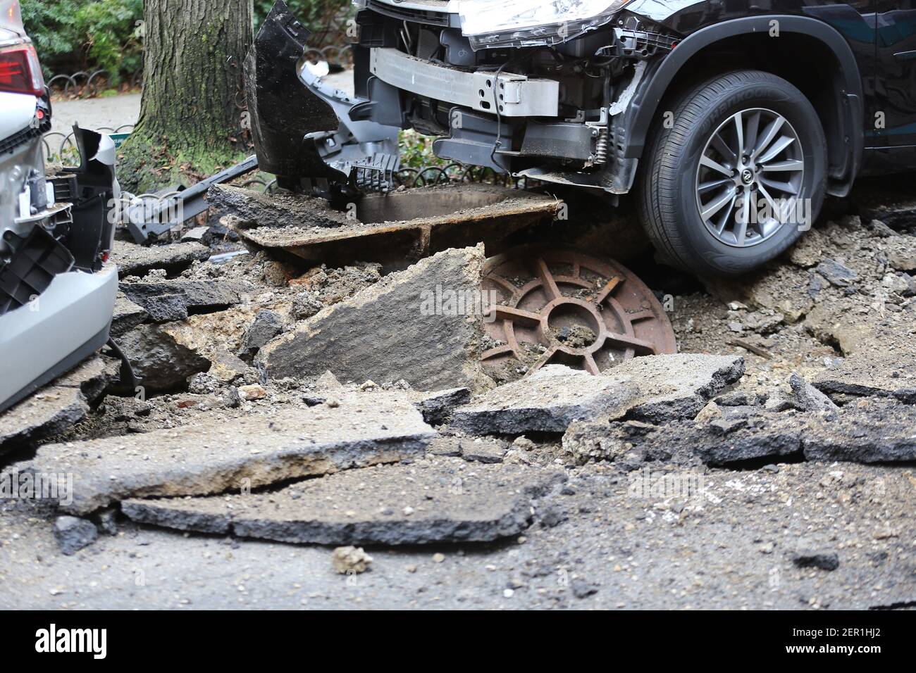 First responders and crowds gather at a manhole explosion in midtown ...