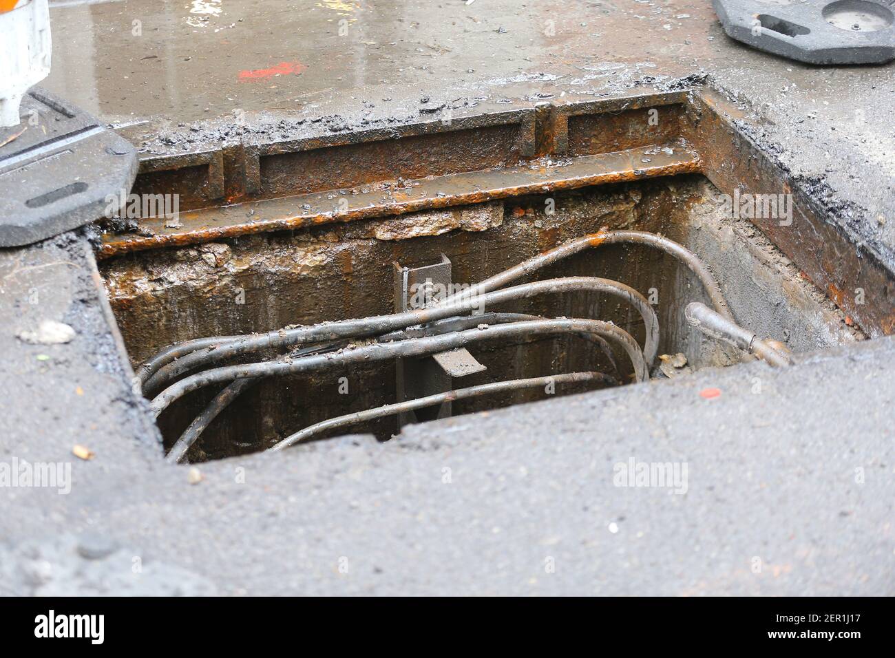 First responders and crowds gather at a manhole explosion in midtown ...