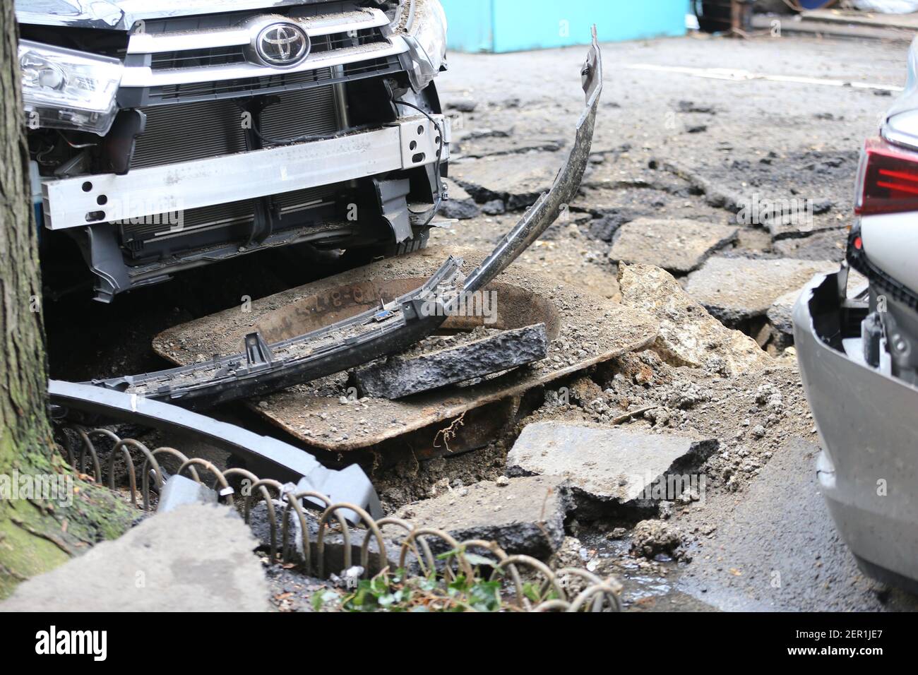 First responders and crowds gather at a manhole explosion in midtown ...