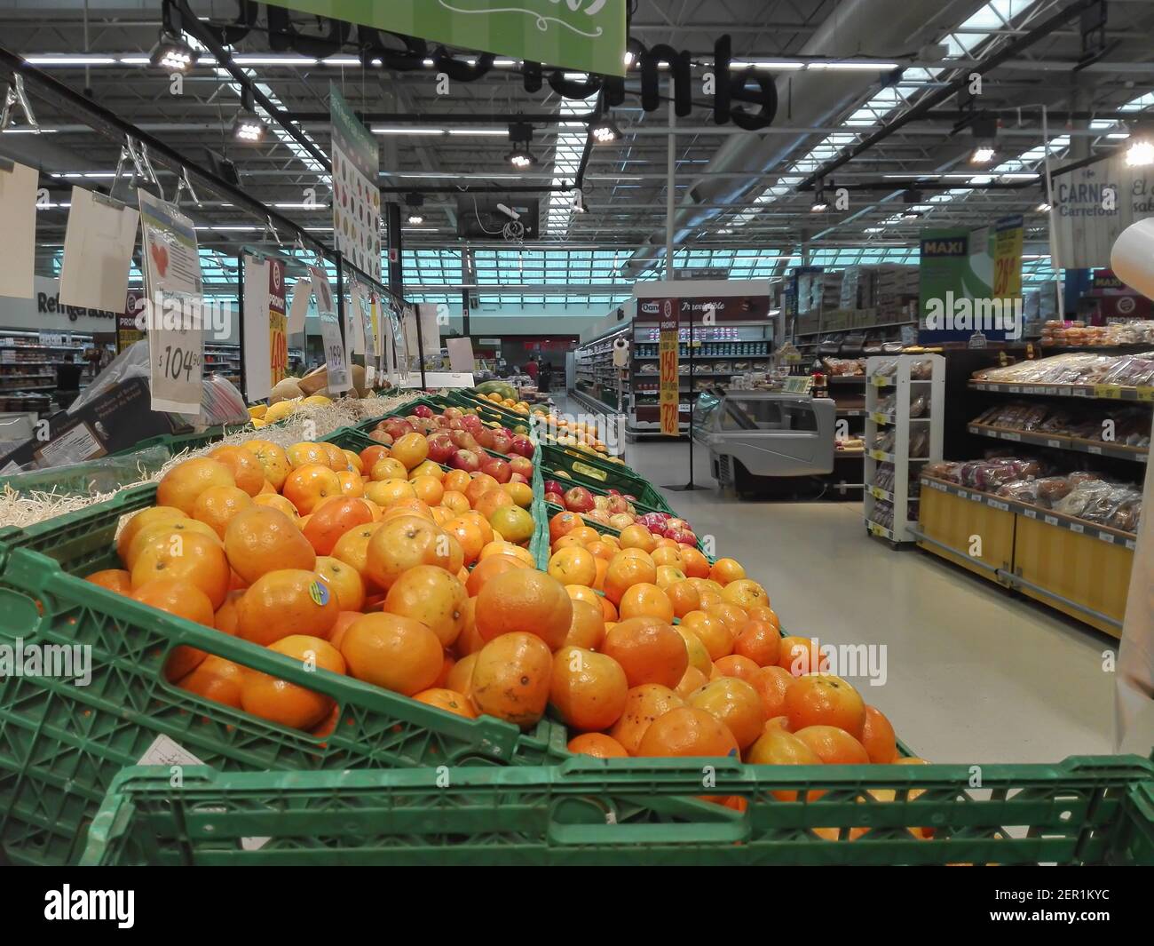 Supermarket without people during coronavirus Stock Photo - Alamy
