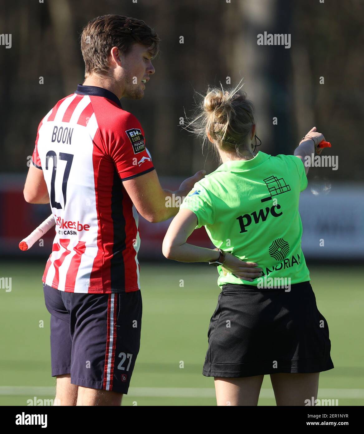 Leopold's TomBoon is discussing with referee during a hockey game ...