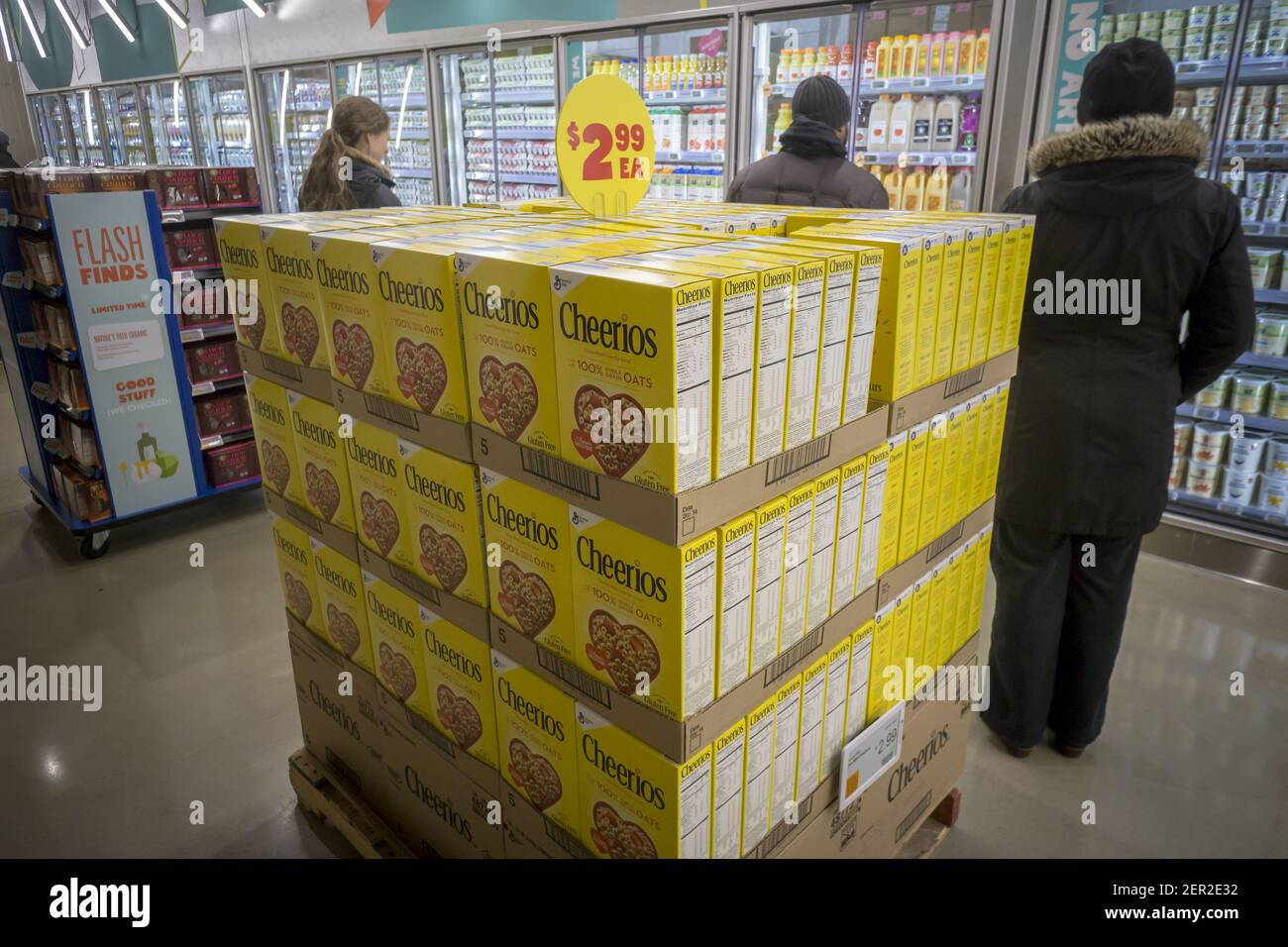 Cheerios supermarket shelf hi-res stock photography and images - Alamy