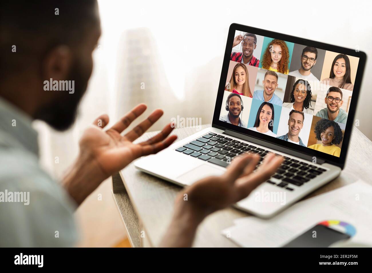 Zoom meeting hi-res stock photography and images - Alamy