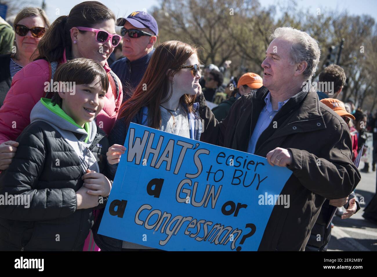 UNITED STATES - MARCH 24: Sen. Chris Van Hollen, D-Md., greets ...