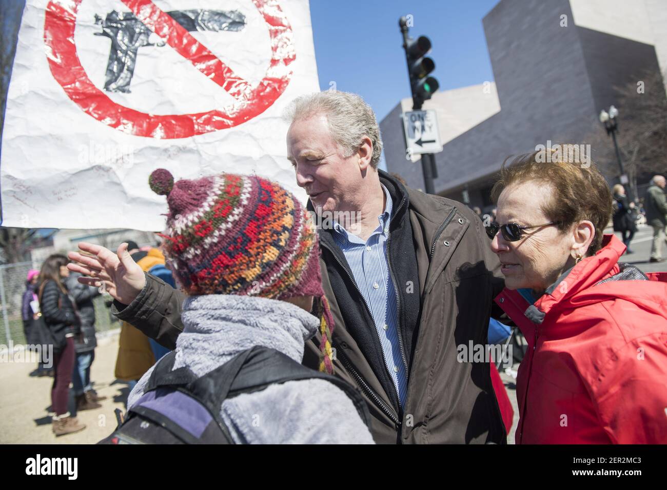 UNITED STATES - MARCH 24: Sen. Chris Van Hollen, D-Md., greets ...