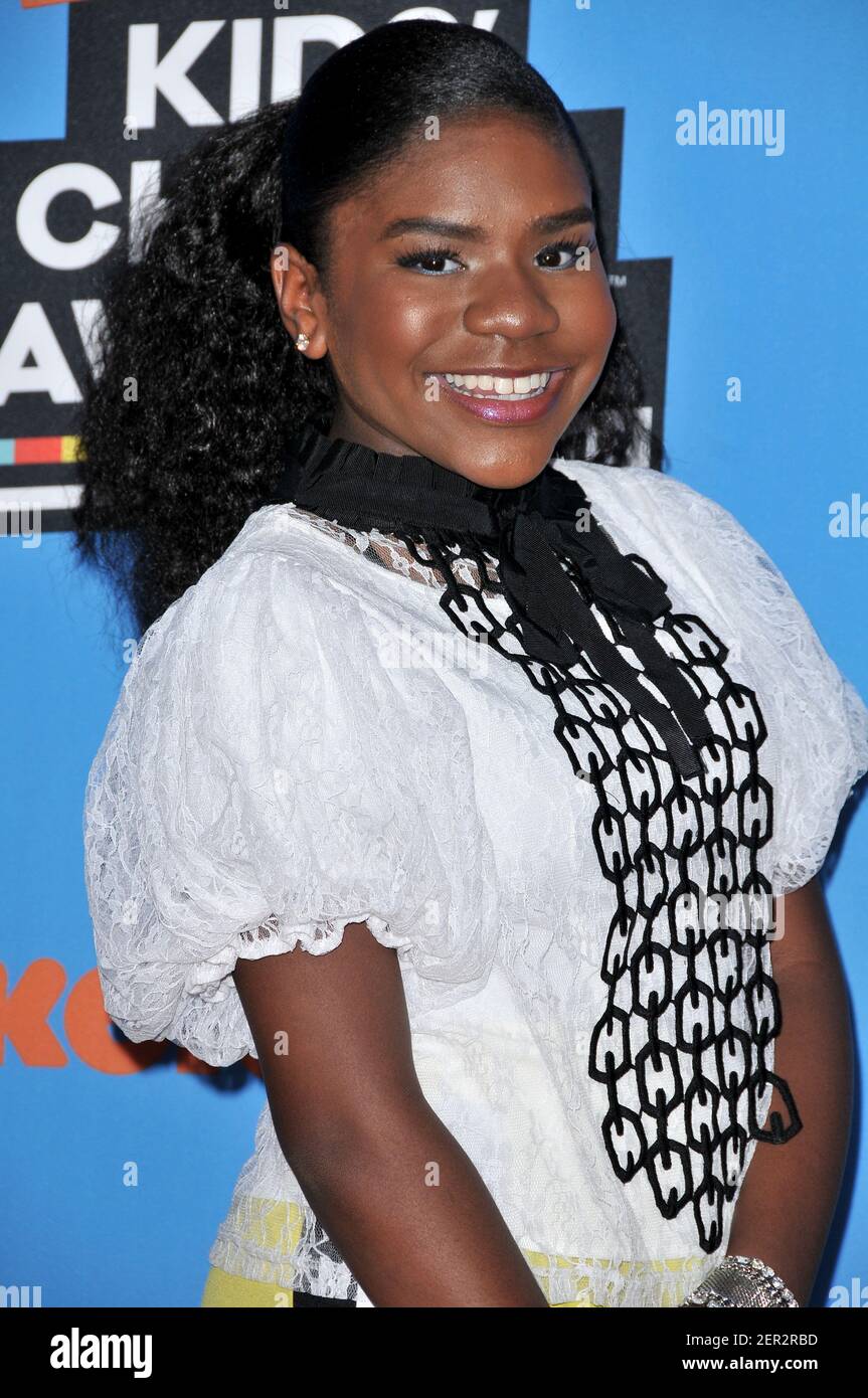 Trinitee Stokes walking on the red carpet during the 2018 Nickelodeon ...