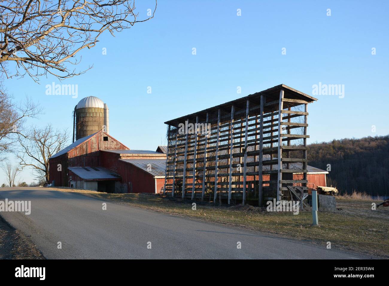 Old barn farm grain bin hi-res stock photography and images - Alamy