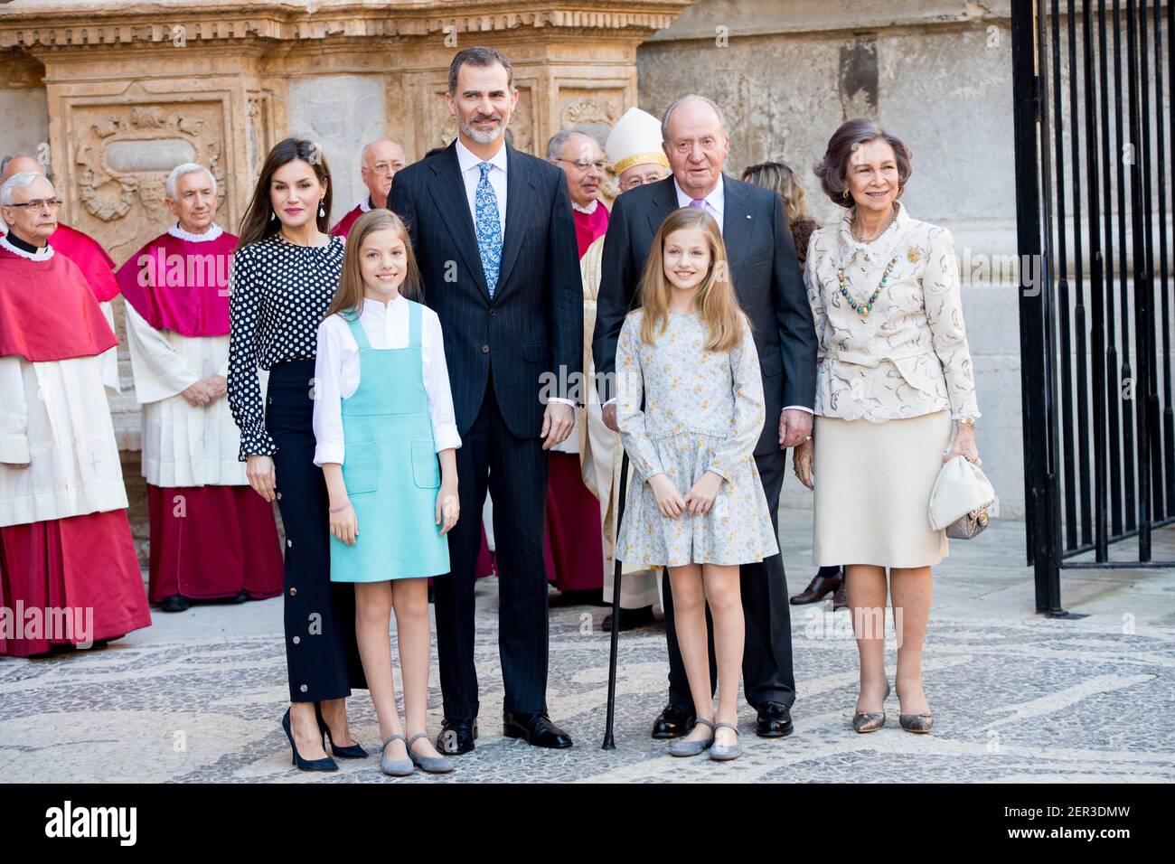 King Felipe VI and Queen Letizia with daughters Princess Leonor and ...