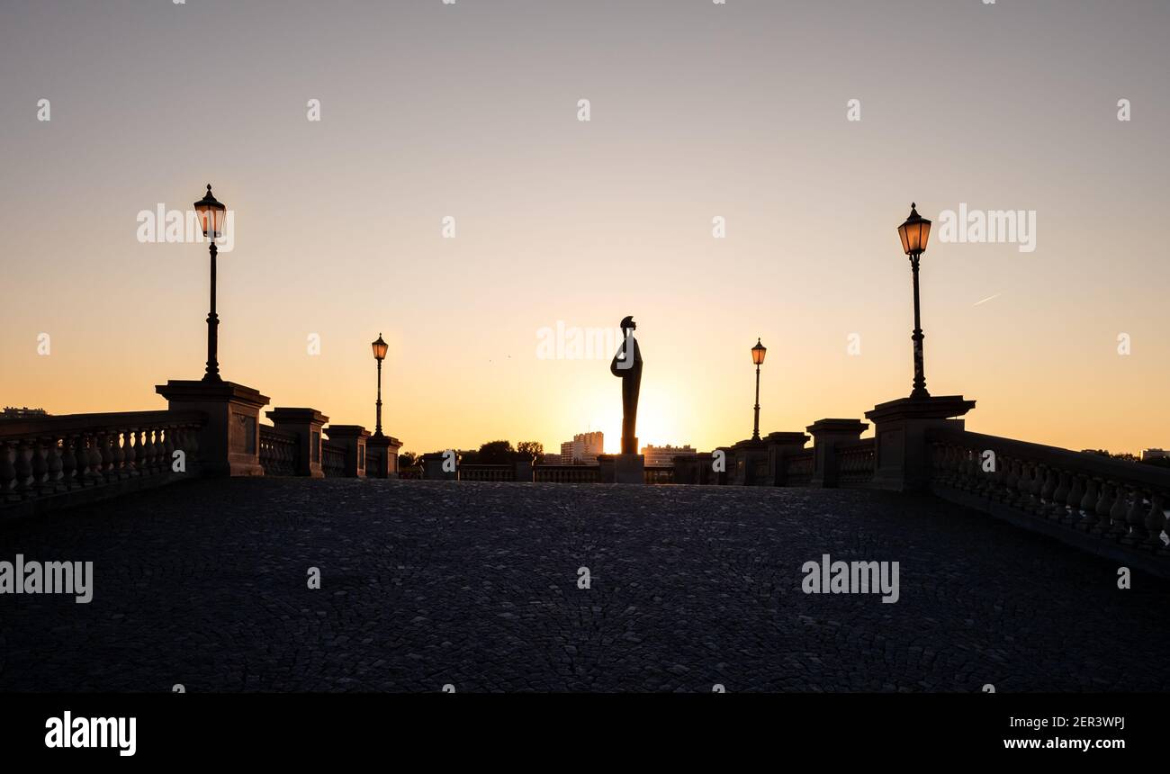 Minerva statue hi-res stock photography and images - Alamy