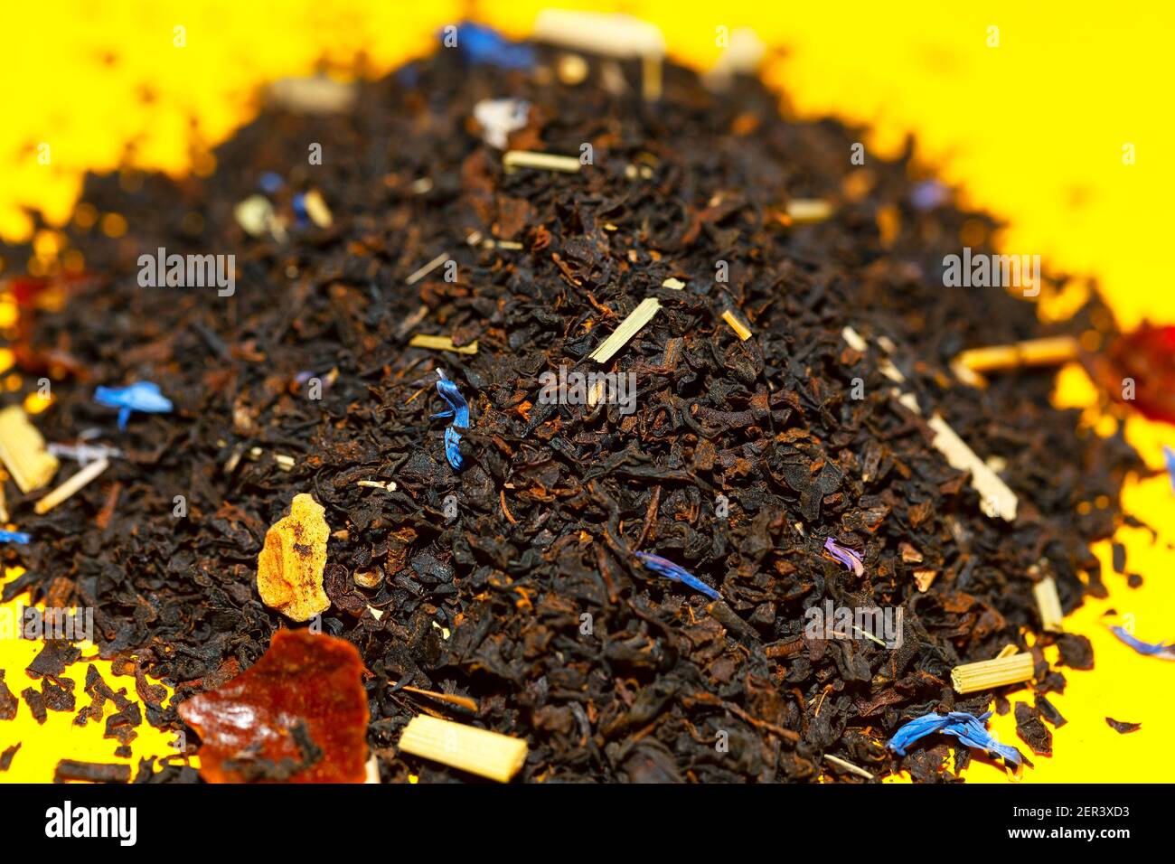 Pile of dry tea leaves . Loose leaf black tea Stock Photo - Alamy