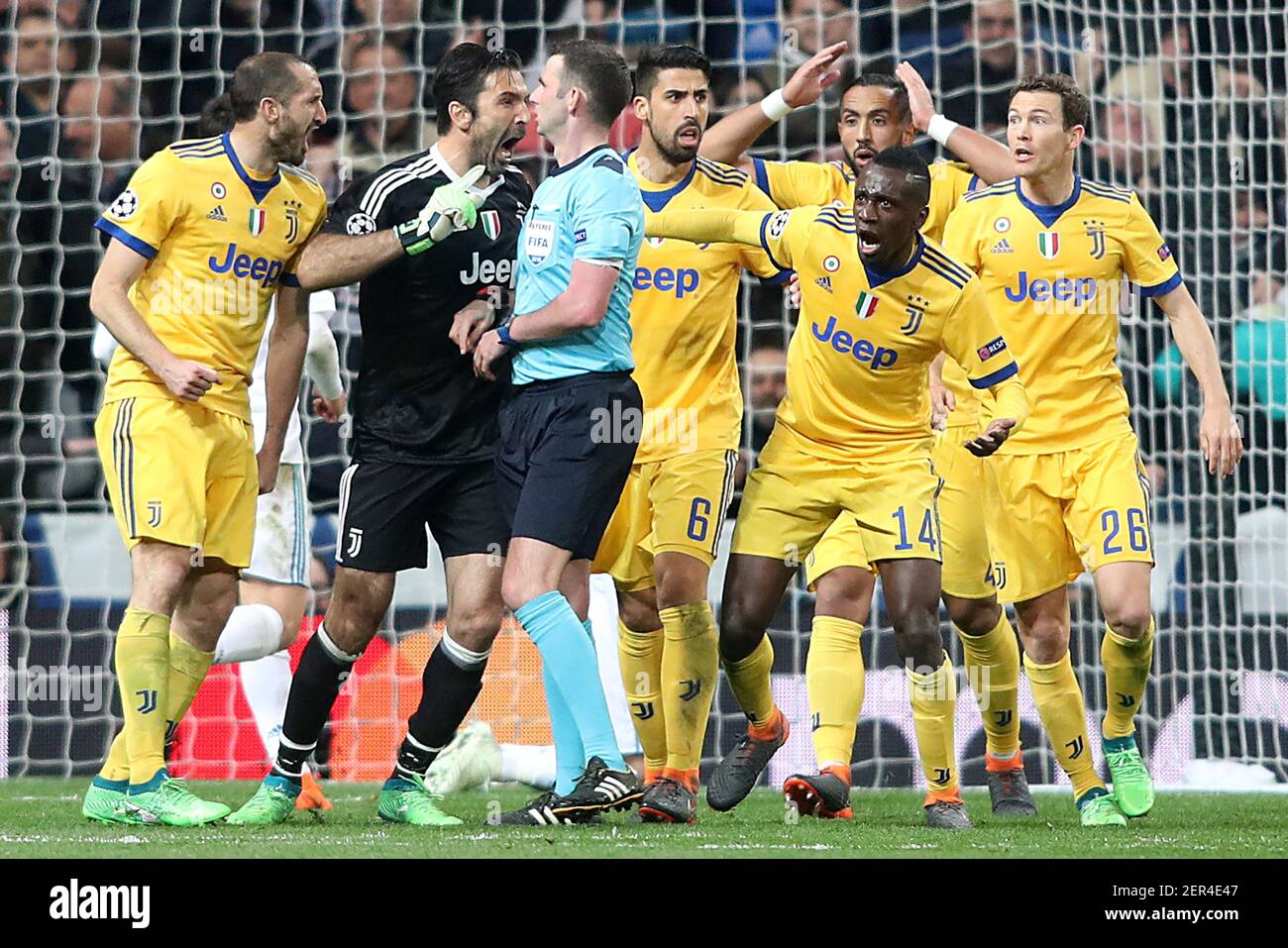 Gianluigi Buffon and Juventus Football Club's players have words with ...