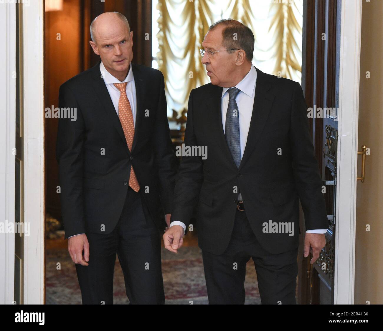 Russian Foreign Minister Sergey Lavrov (right) and Dutch Foreign ...