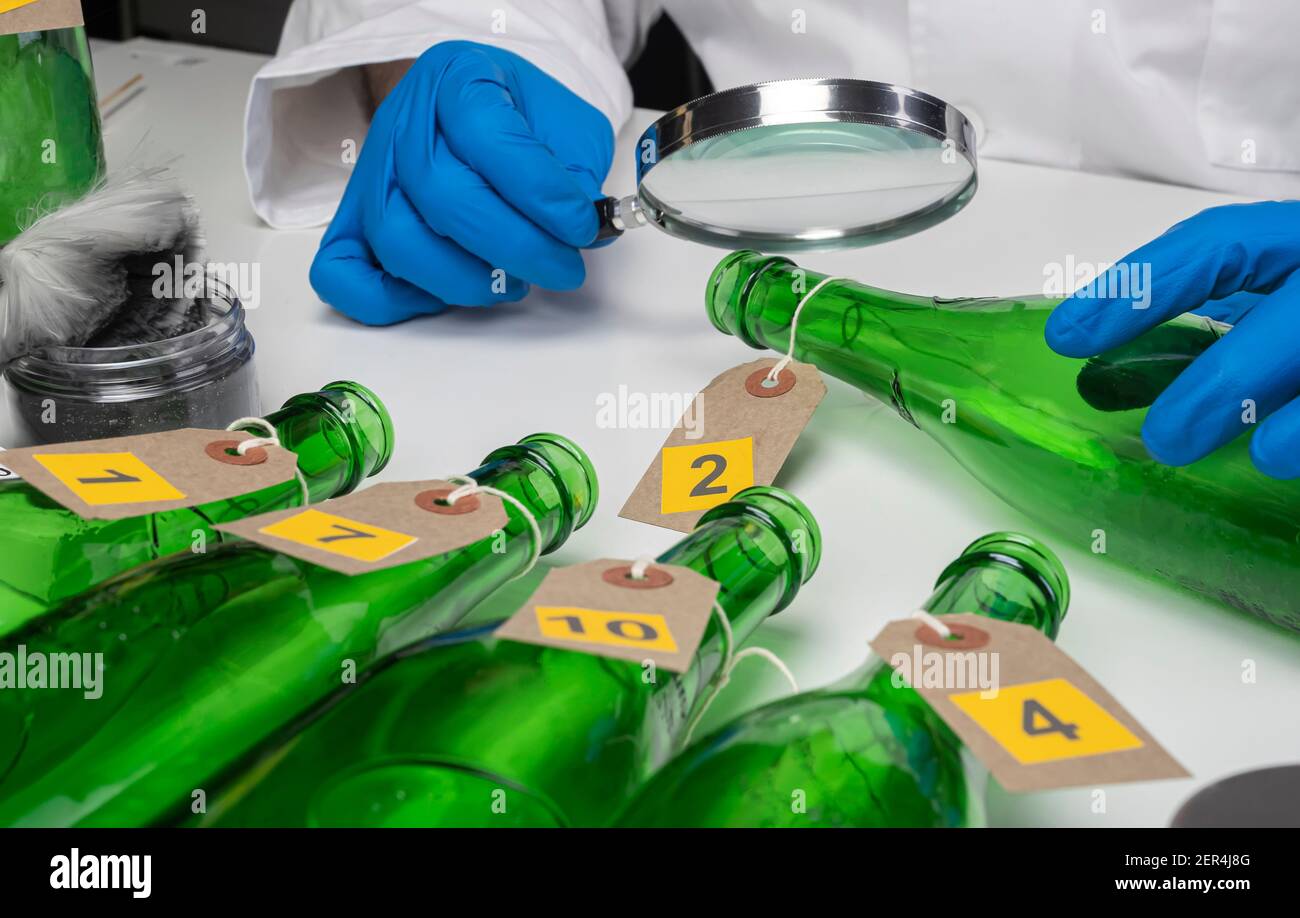 Forensic evidence glass hi-res stock photography and images - Alamy