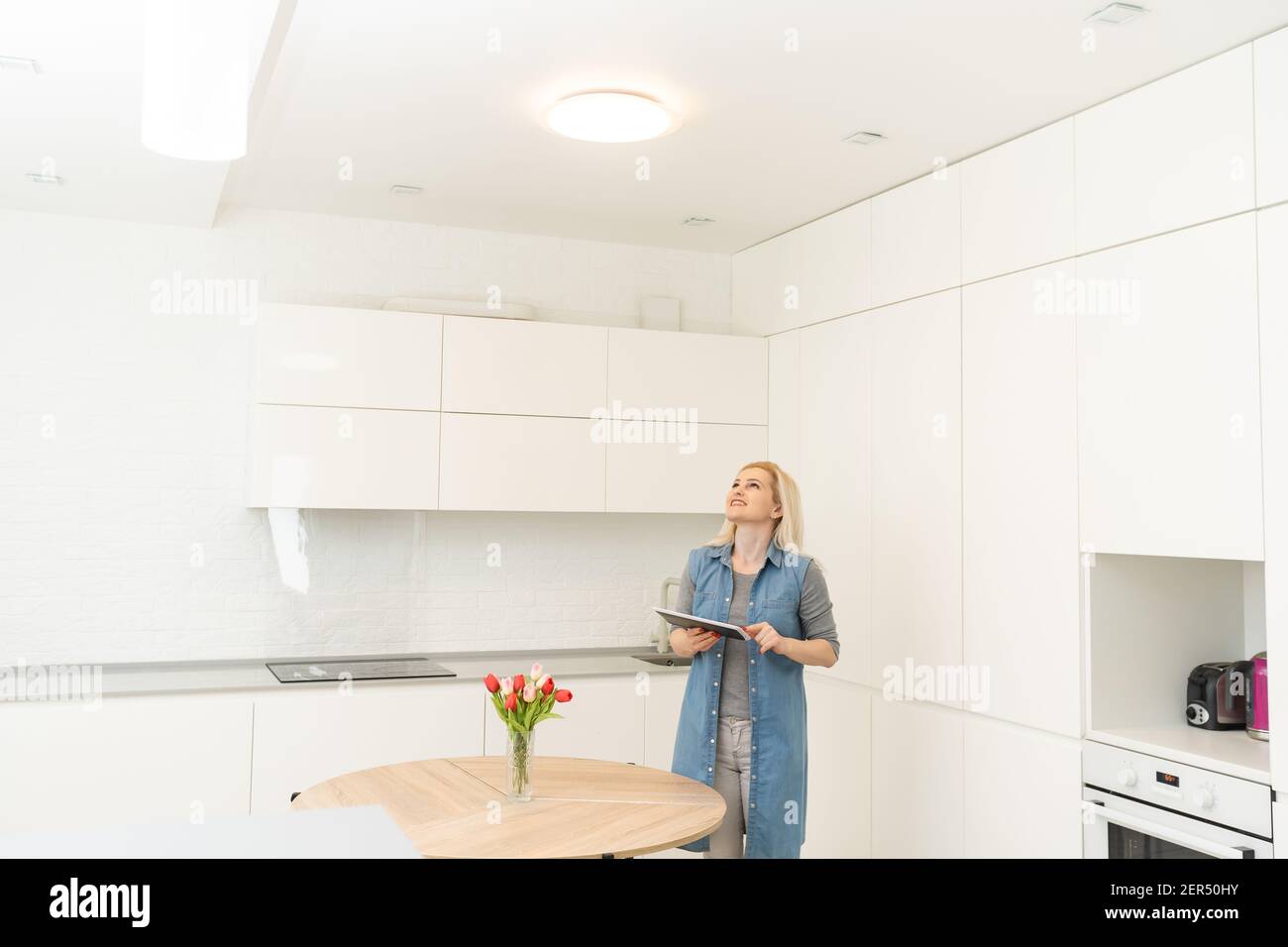 Controlling light bulb temperature and intensity with a smartphone ...