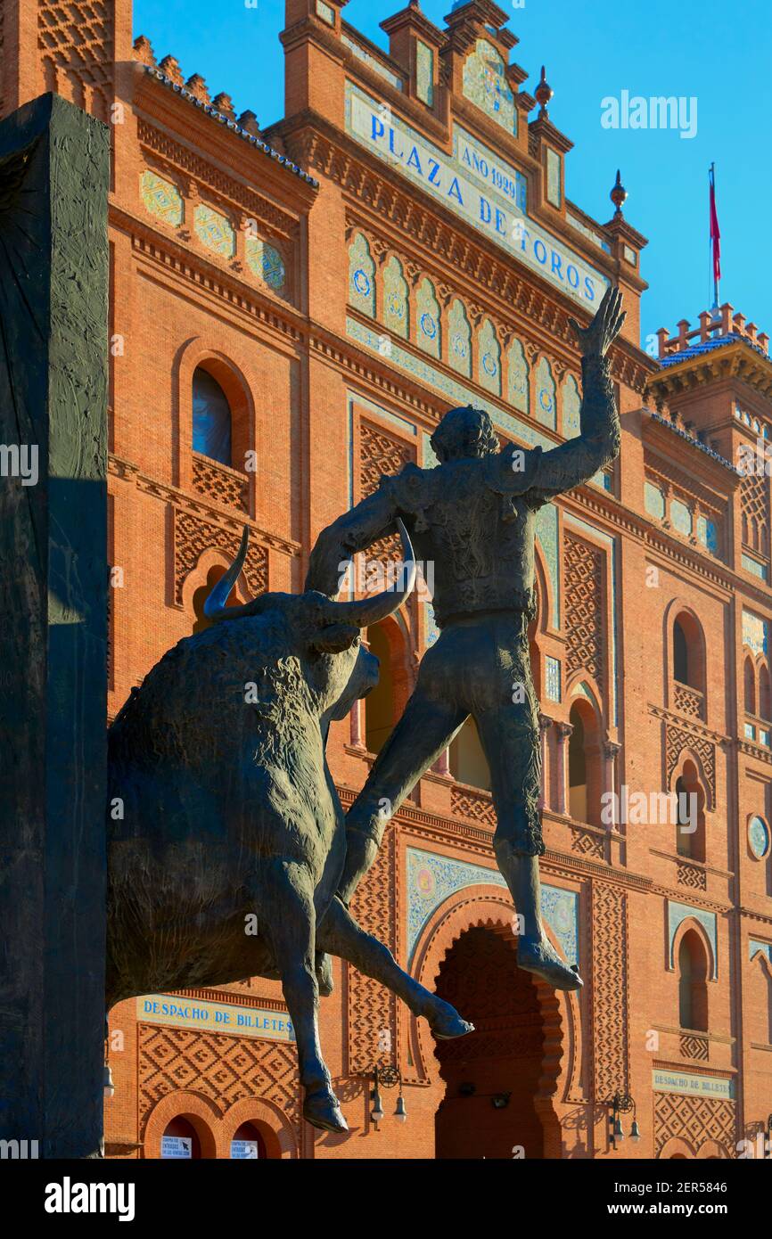 Jose Cubero “Yiyo” estatue and Las Ventas bullring, Madrid, Spain Stock ...
