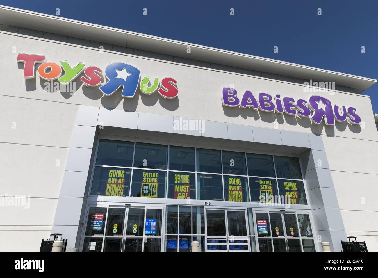 A logo sign outside of a joint Toys "R" Us and Babies "R" Us retail ...