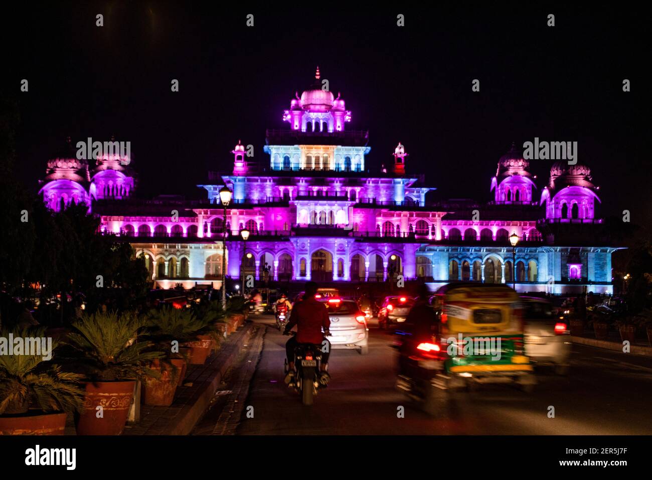 Albert hall museum at night Stock Photo - Alamy