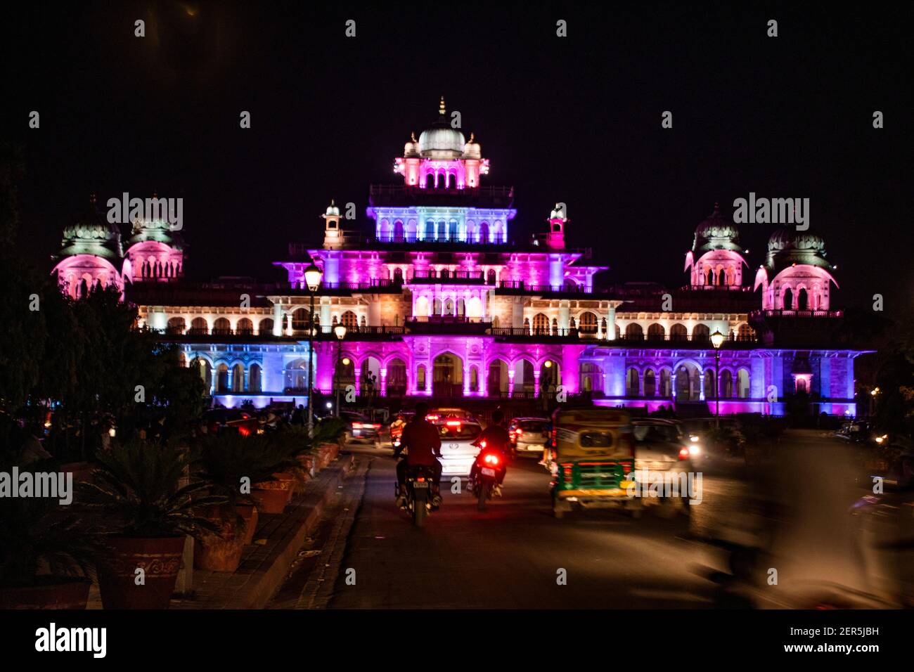 Albert hall museum at night Stock Photo - Alamy