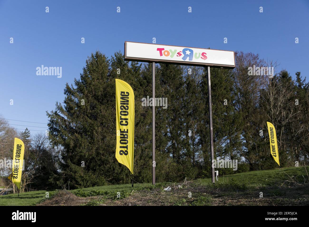 A logo sign outside of a Toys "R" Us retail store in Lancaster ...