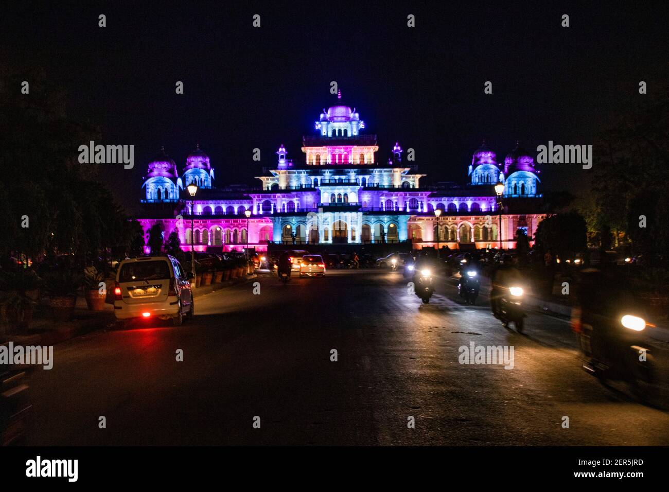 Albert hall museum at night Stock Photo - Alamy
