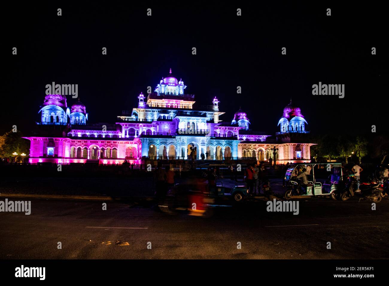 Albert hall museum at night Stock Photo - Alamy