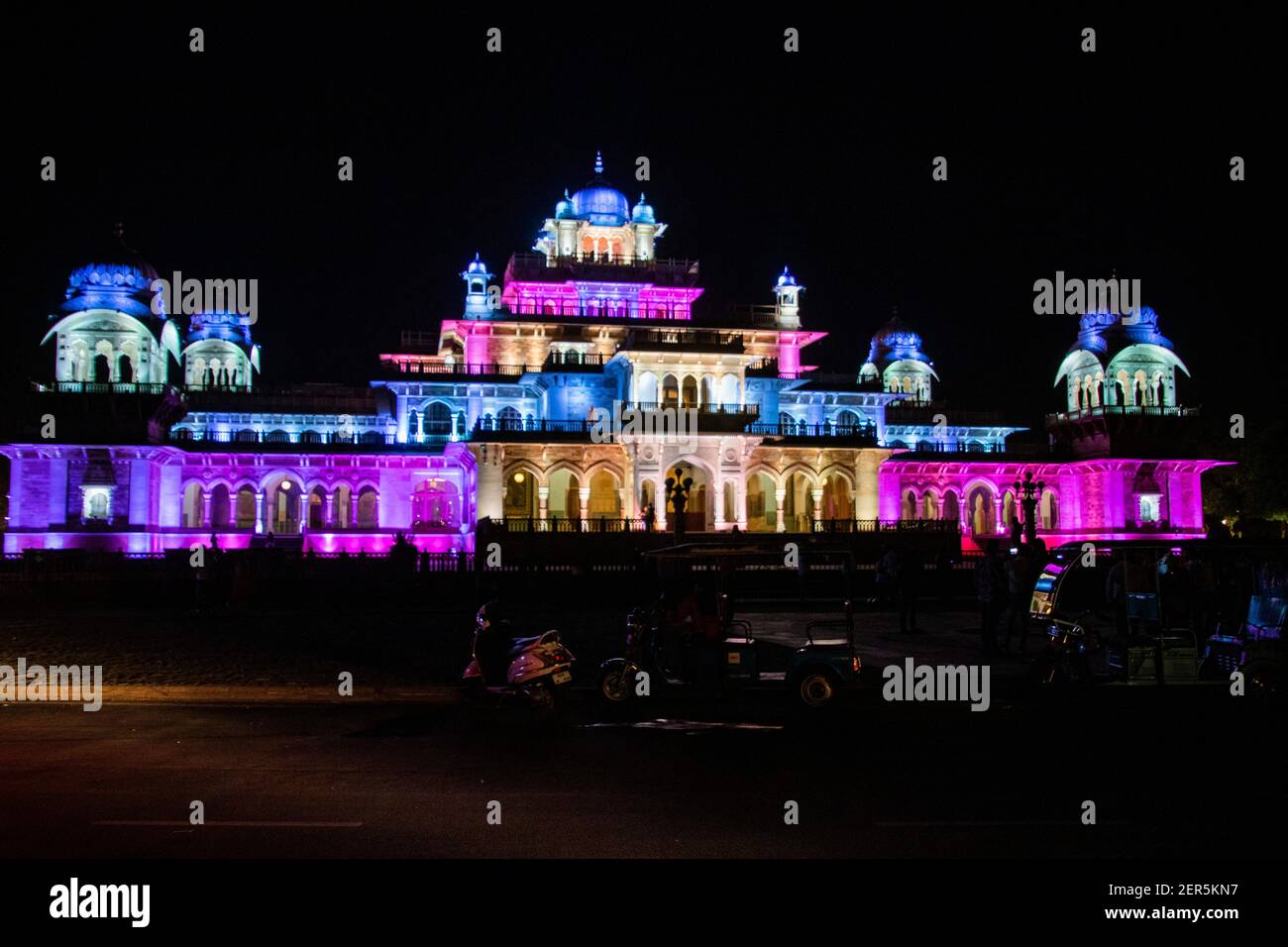 Albert hall museum at night Stock Photo - Alamy