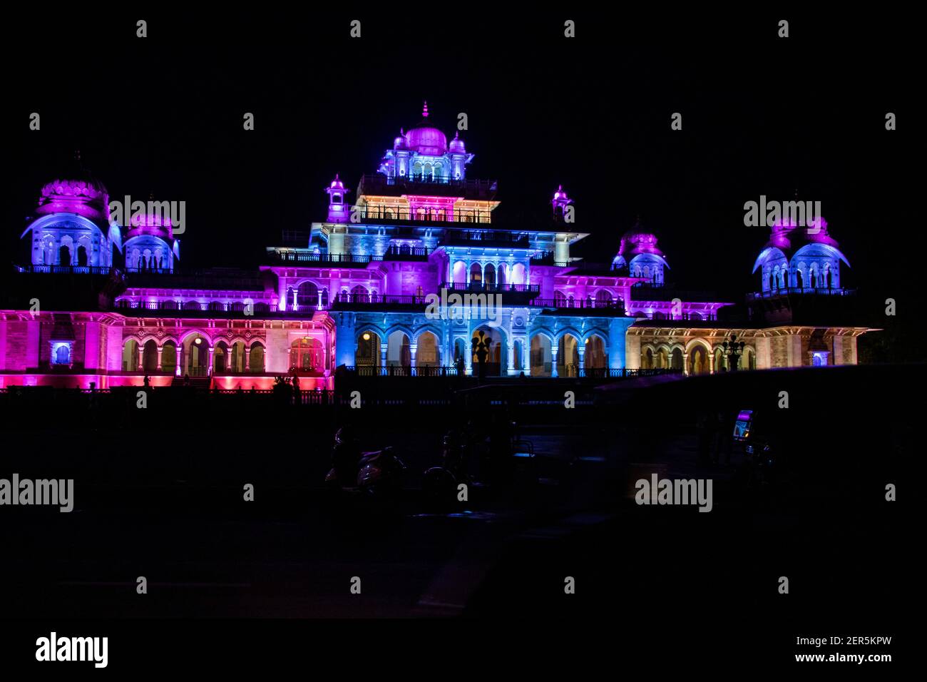Albert hall museum at night Stock Photo - Alamy