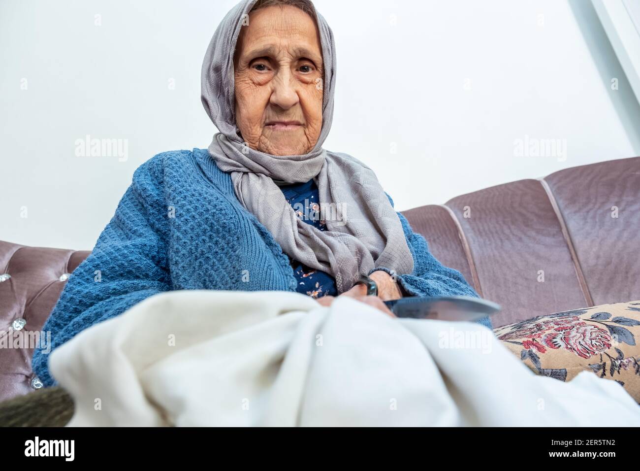 Muslim woman cutting piece of cloth with scissor Stock Photo - Alamy