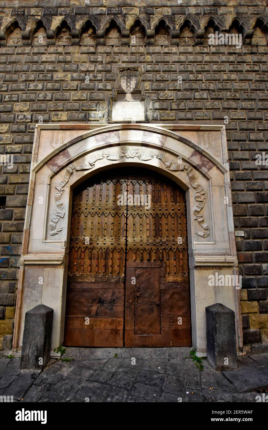 Old palace doors hi-res stock photography and images - Alamy