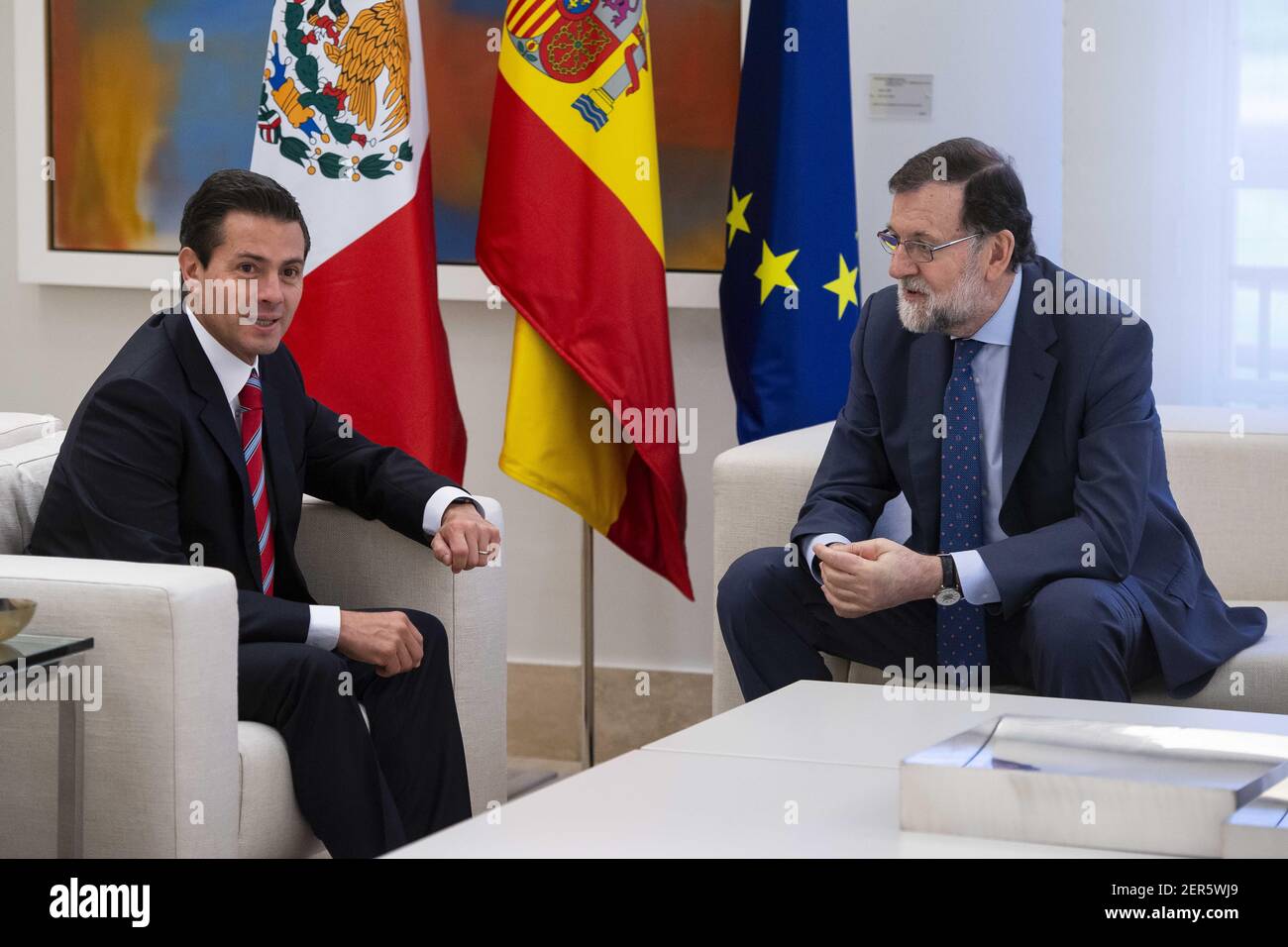 Spain's president Mariano Rajoy (right) receives President of Mexico ...
