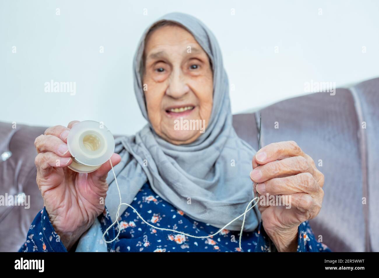 Insert thread in needle hi-res stock photography and images - Alamy