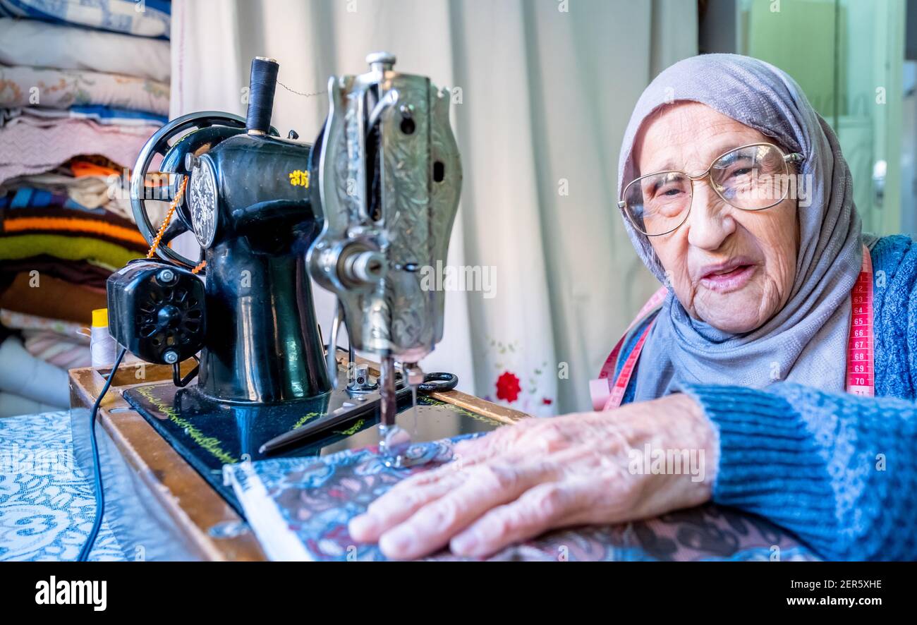 Arabic muslim old woman using old sewing machine Stock Photo - Alamy