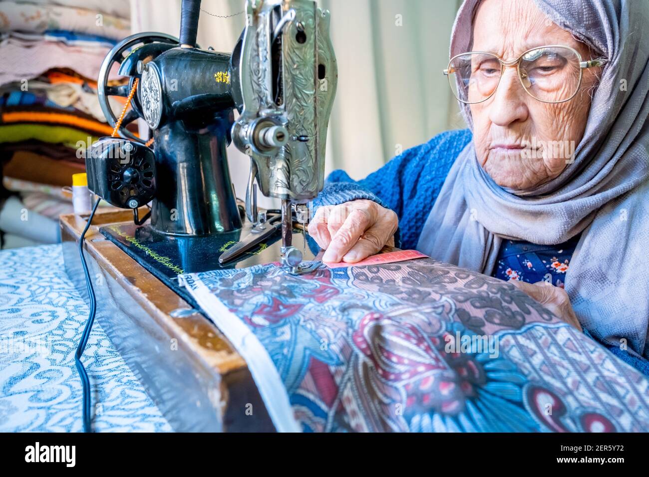 Arabic muslim woman sewing and measuring lengths with her tape Stock ...