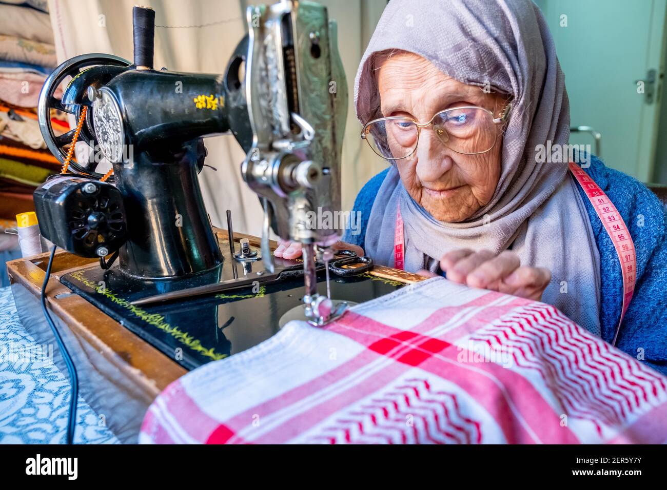 Arabic muslim old woman using old sewing machine Stock Photo - Alamy