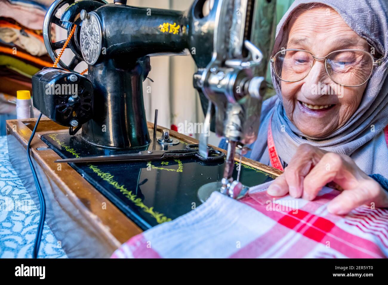 Arabic muslim old woman using old sewing machine Stock Photo - Alamy