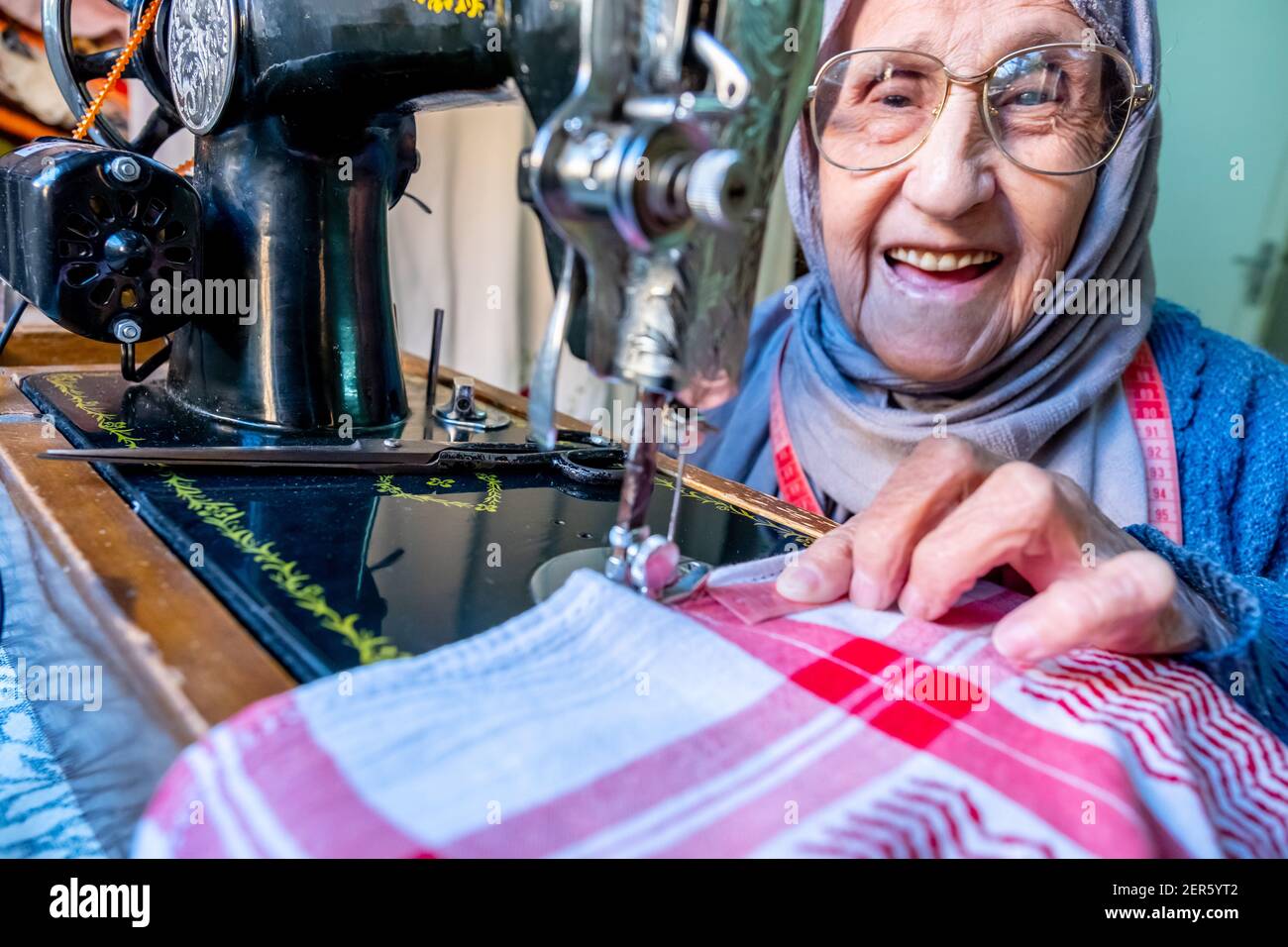 Arabic muslim old woman using old sewing machine Stock Photo - Alamy