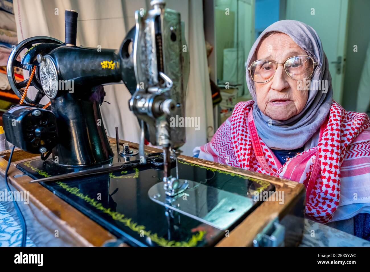 Arabic muslim old woman using old sewing machine Stock Photo - Alamy