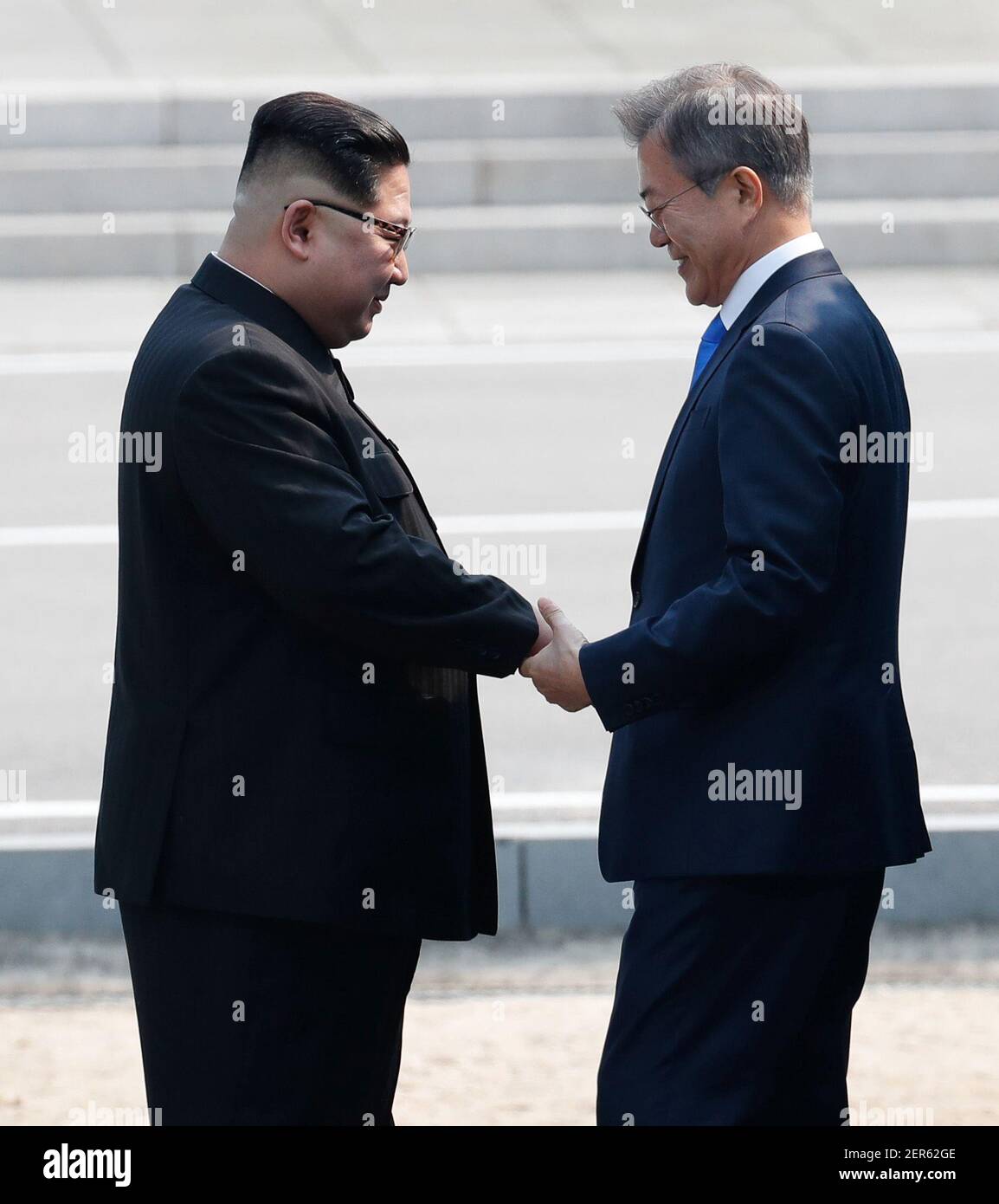 South Korean President Moon Jae-In and North Korean leader Kim Jong un ...