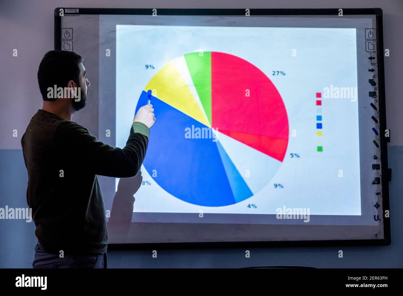 Power point presentation student hi-res stock photography and images ...