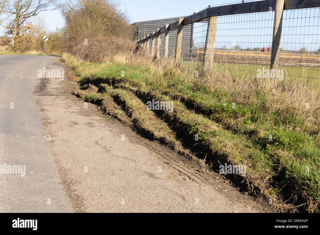 Grass verge hi-res stock photography and images - Alamy