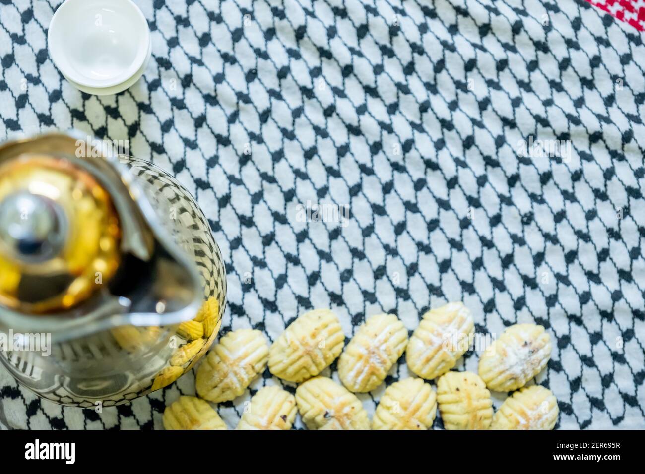 Islamic head cover hi-res stock photography and images - Alamy