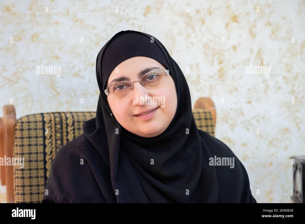 Muslim woman drinking arabic coffee Stock Photo - Alamy