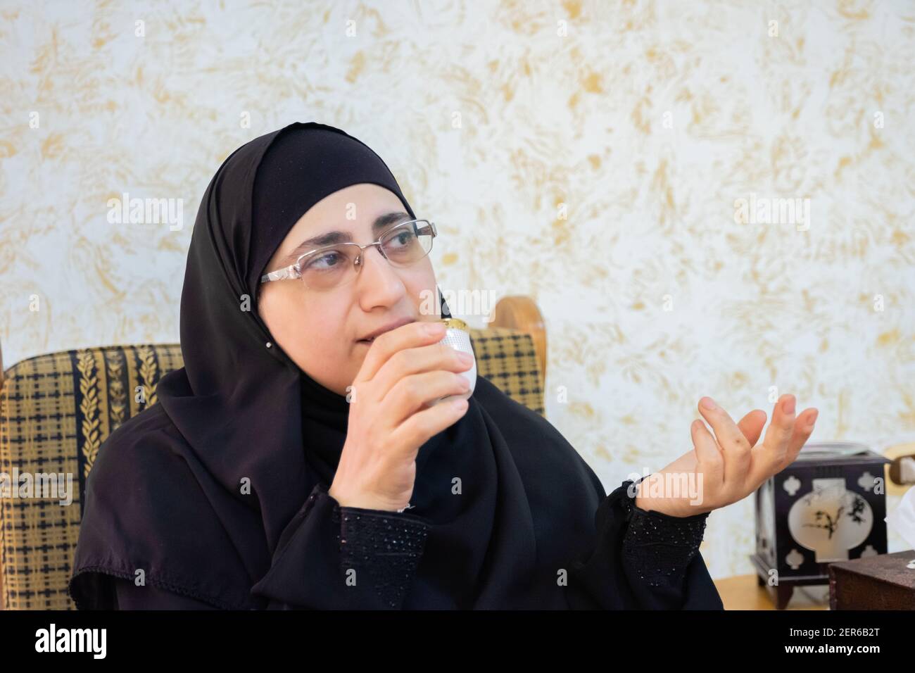 Muslim woman drinking arabic coffee Stock Photo - Alamy