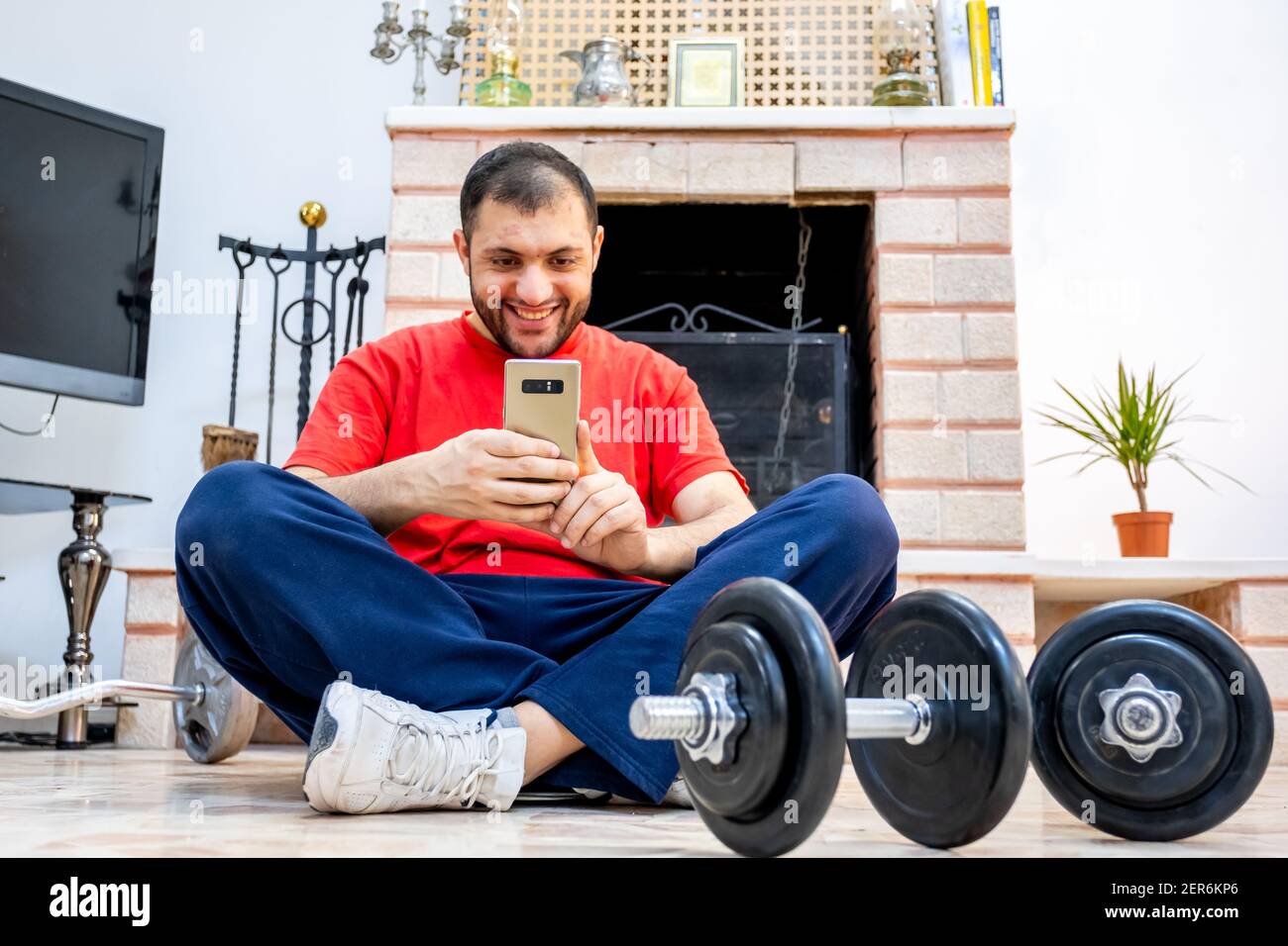 Athletic guy watching video tutorial to work out Stock Photo - Alamy