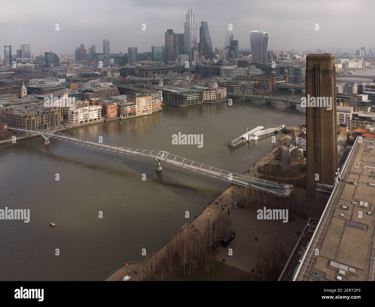Tate modern and City of London skyline Stock Photo - Alamy