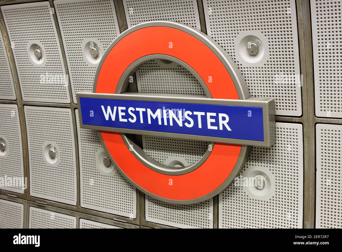 Jubilee line sign london hi-res stock photography and images - Alamy